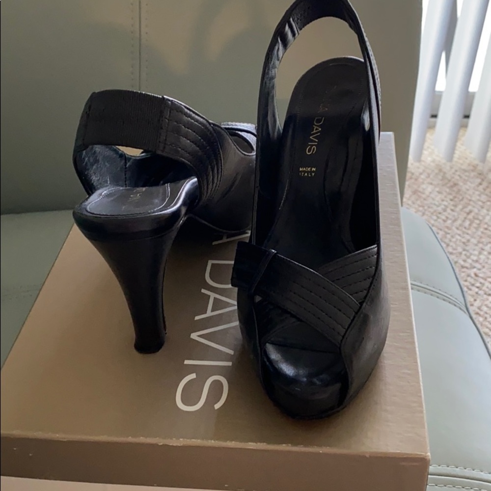 Dana Davis Delicate Worn Platform Shoes - Gem